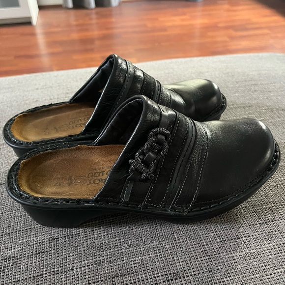 Naot | Shoes | Naot Leather Mule Clogs | Poshmark